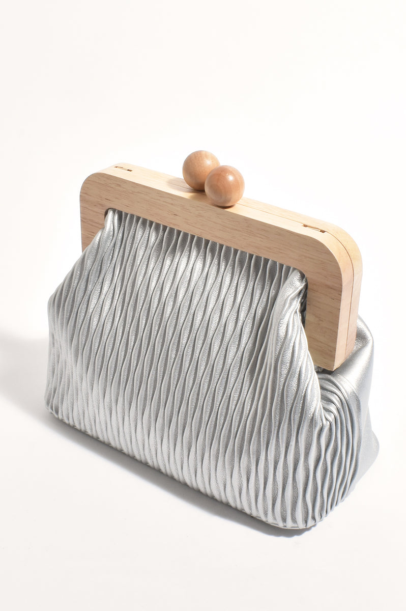 Piper Wavy Timber Frame Clutch (Silver/Natural) – adorne